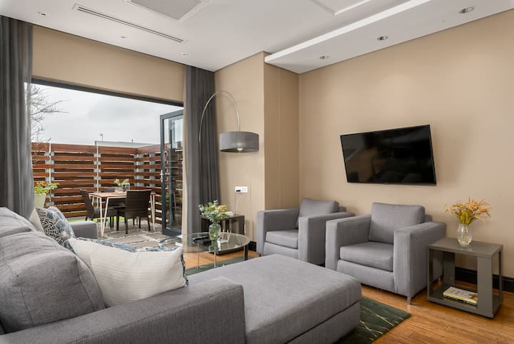 Spacious 3-bedroom Apt In Bustling De Waterkant - Cape Town