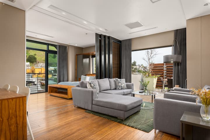 Spacious 3-bedroom Apt In Bustling De Waterkant - Cape Town