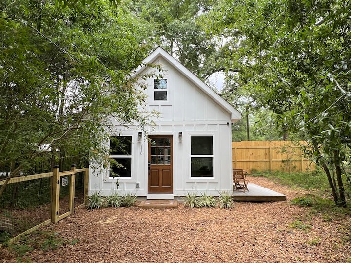 Private Cottage Downtown- Vaulted Ceilings - Summerville, SC