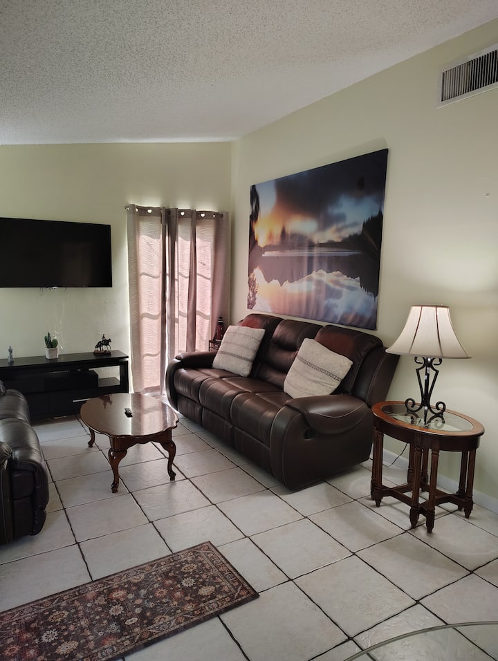 Home In Tampa / 5 Guests - Tampa, FL