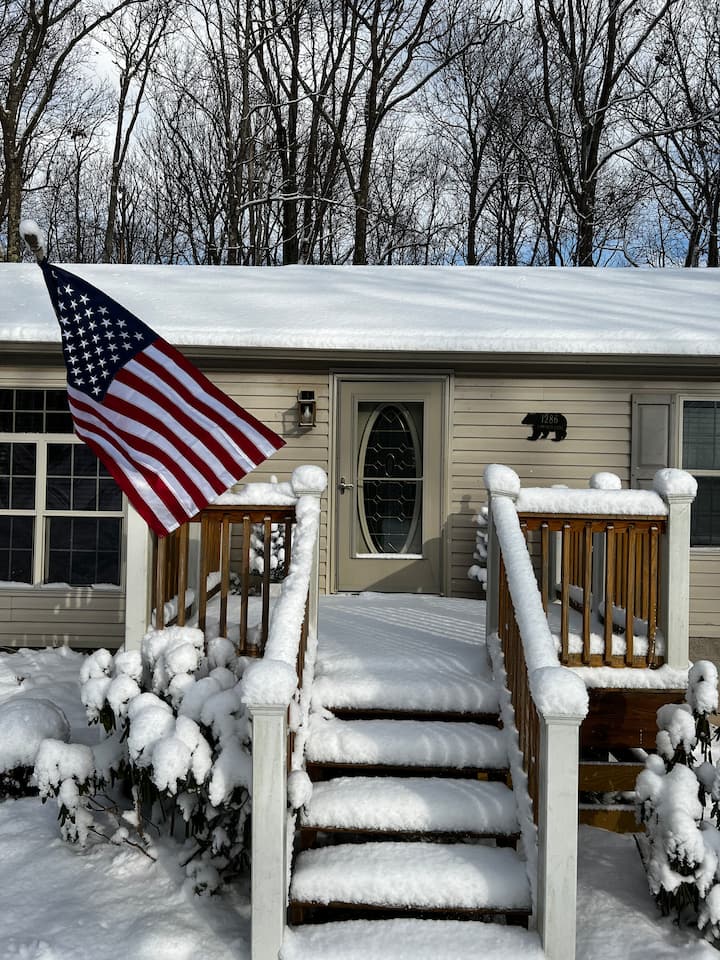 *Cozy 9-sleeper, Private Hot Tub, Prime Location* - Deep Creek Lake, MD