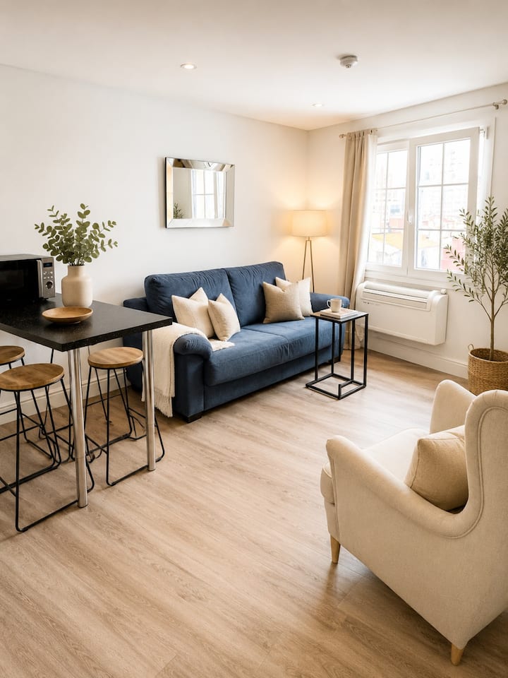 Grand Central House - Deluxe Two Bedroom Balcony - Algeciras