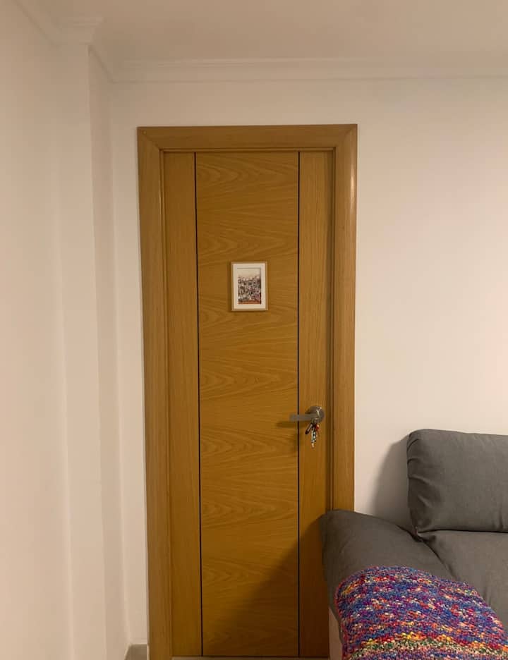 Room With Matrimonial Bed And Share Bathroom - Torrent