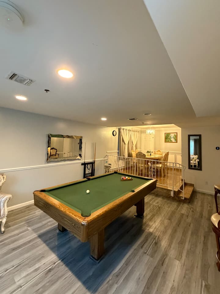 Stylish Apt. W/ Billiards & Parking By Ny Transit - West New York, NJ