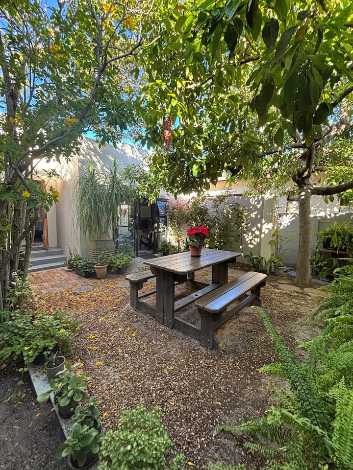 Rustic Garden Cottage, Strand - Somerset West