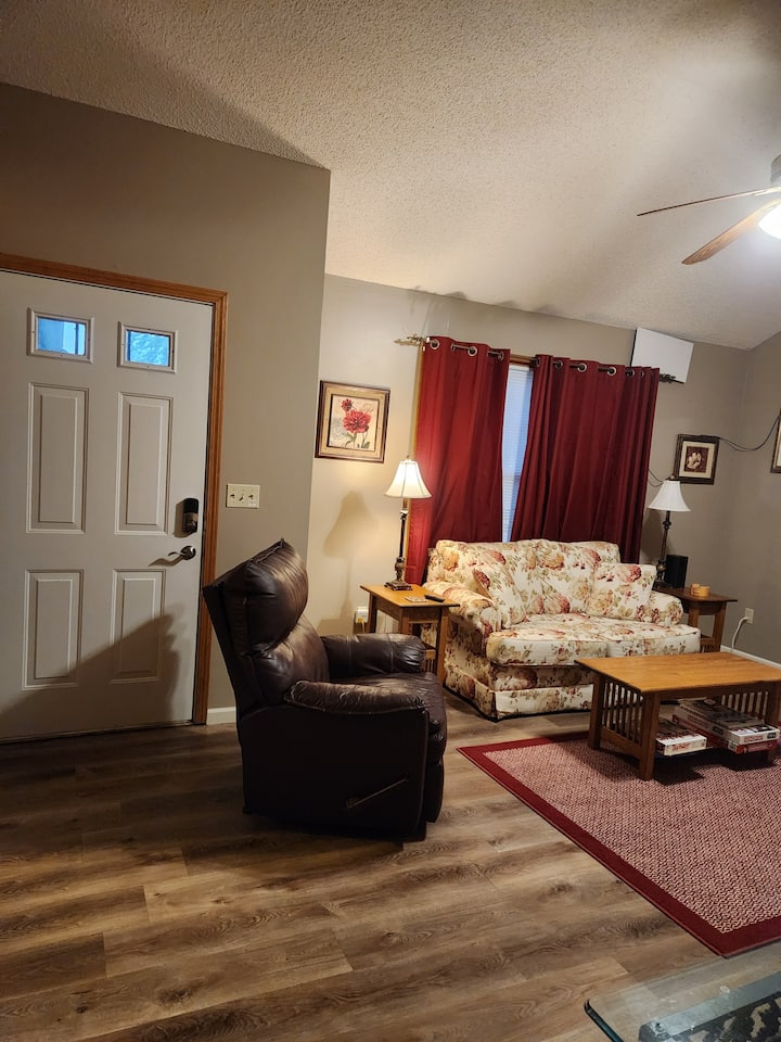 Updated Spacious Town Home - Lawrence, KS