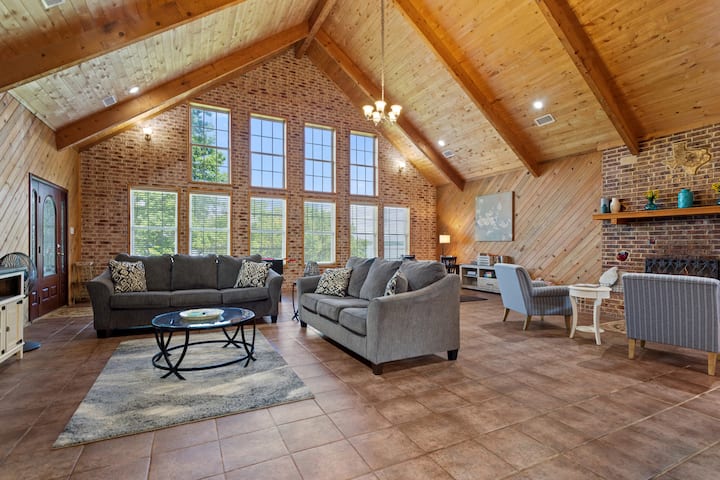 Lakefront Home! Enjoy Open Views Of Lake Palestine - Chandler, TX