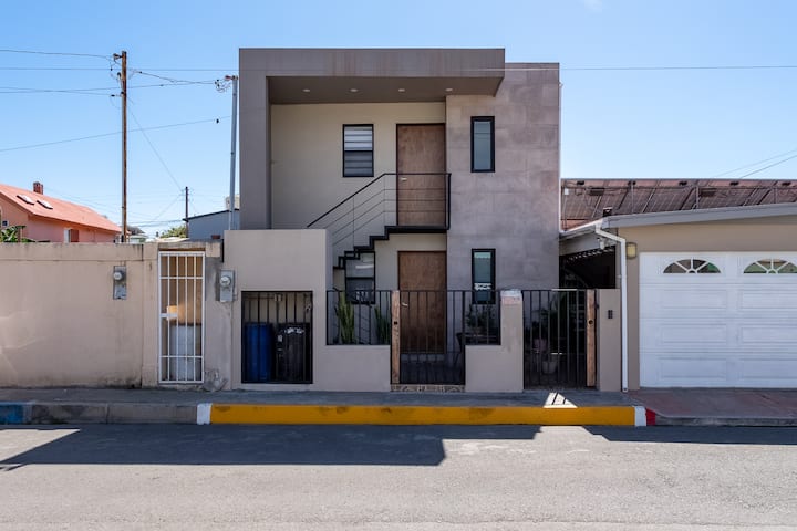 New Downtown Apt | 5 Min To The Beach And Dt - Ensenada
