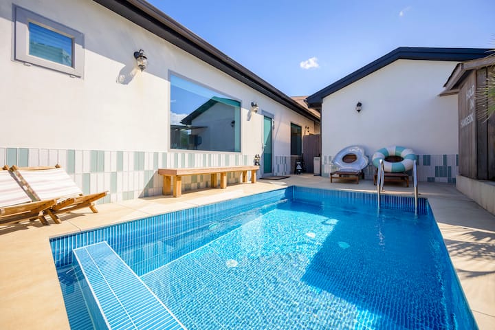 함덕해수욕장 도보1분 풀빌라｜5% 할인중｜수영장 이용무료｜델문도3분｜런던베이글15분 - Jeju-si