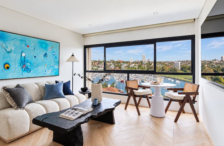 Chic Sydney Stay: Water Views & Rooftop Pool - Bondi Beach