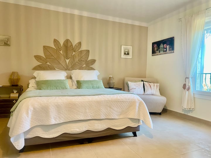 Suite Avec Balcon, Piscine Et Vue Nature Au Calme - Brignoles