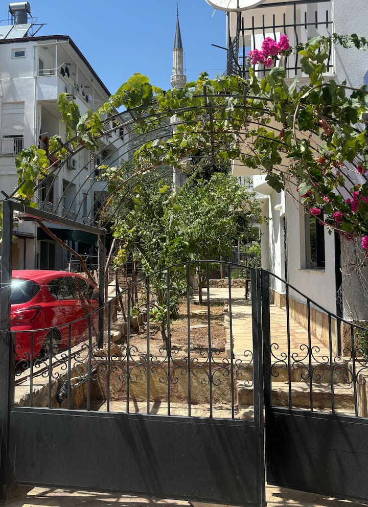 Kaşın Tam Merkezinde 1+1 Daire - Kaş