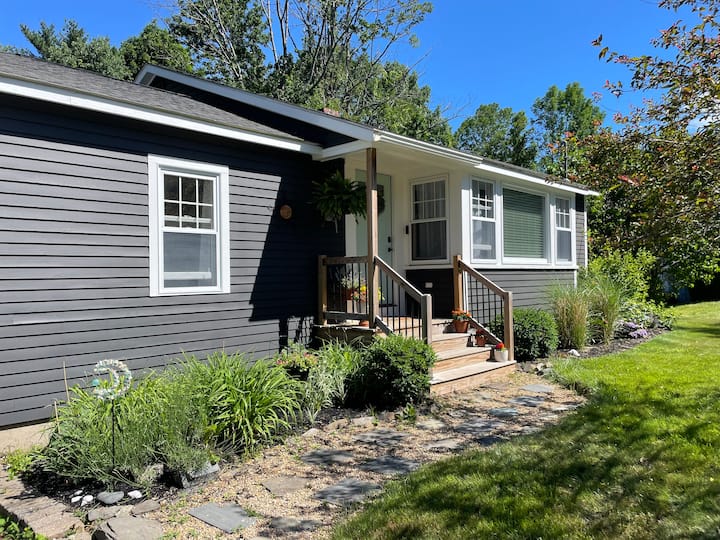 Sunny Seacoast Home - Kittery, ME