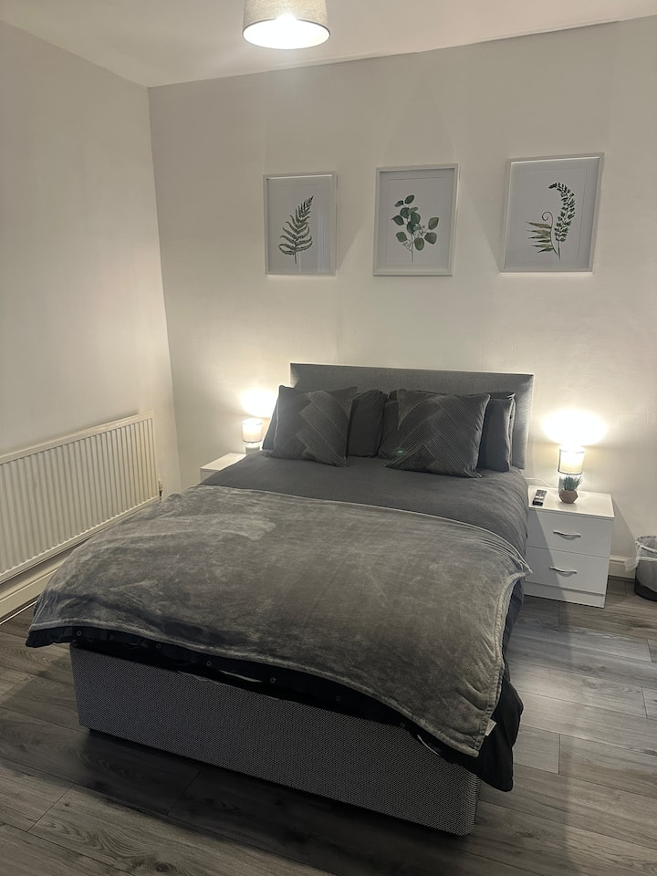 Lfc & City Centre • Free Parking • Modern Home - Cheshire