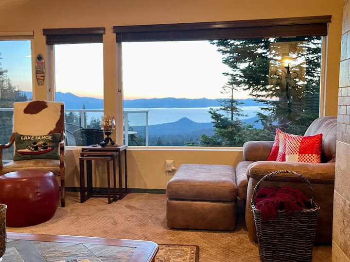 Stunning Tahoe View Condo - A Haven Near Heavenly! - 熱那亞