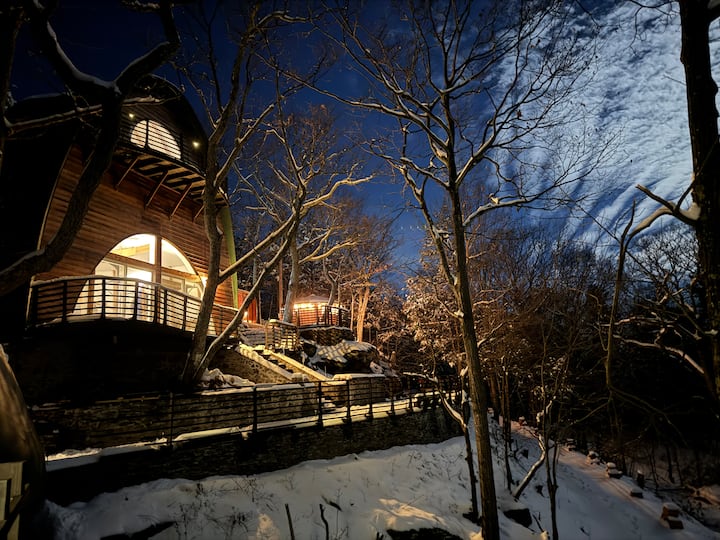 Oscar Winning Living @ Livingstations - Woodstock, NY