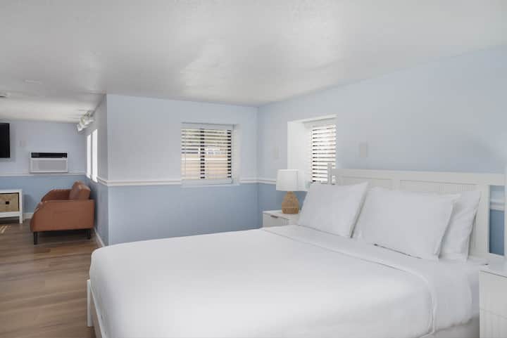 The Beachfront Sabal Palms - Room 9 - St. Pete Beach, FL