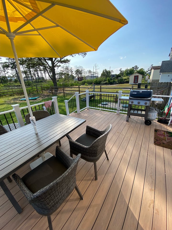 Saltwater Cowgirl Cottage: Water View Pet Friendly - Chincoteague, VA
