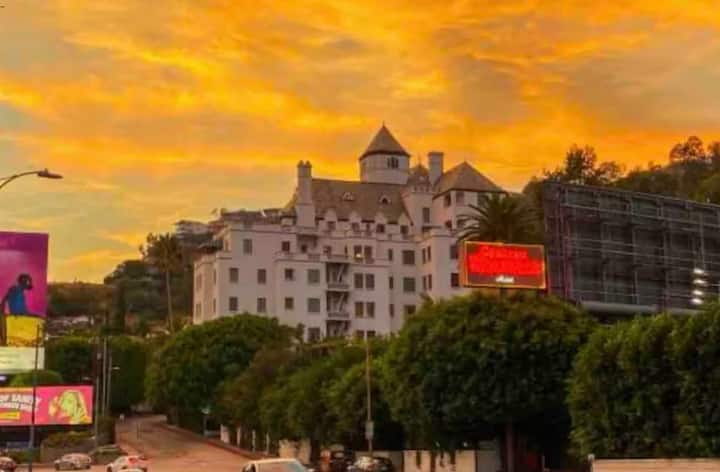Gorgeous Studio In Prime Location West Hollywood! - West Hollywood, CA