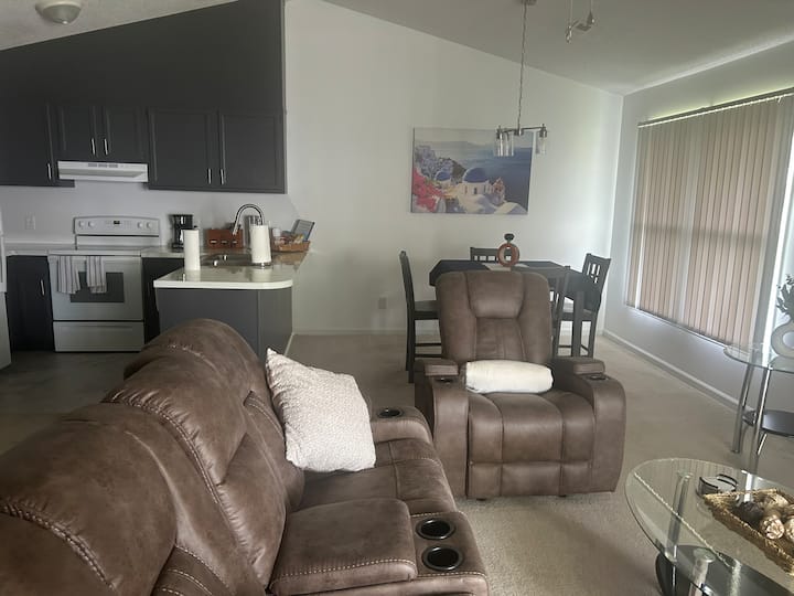 Santorini Suite | Minutes To Ecu & Ecu Health - Greenville, NC