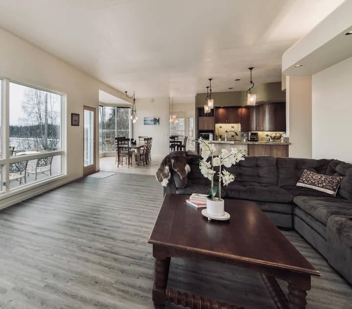 7300 Sq. Ft. Property On The Kenai River. - Kenai, AK