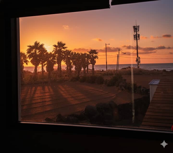 오션뷰와 돌고래 출몰 바닷가 자쿠지 돌담 독체 펜션(별) - South Korea