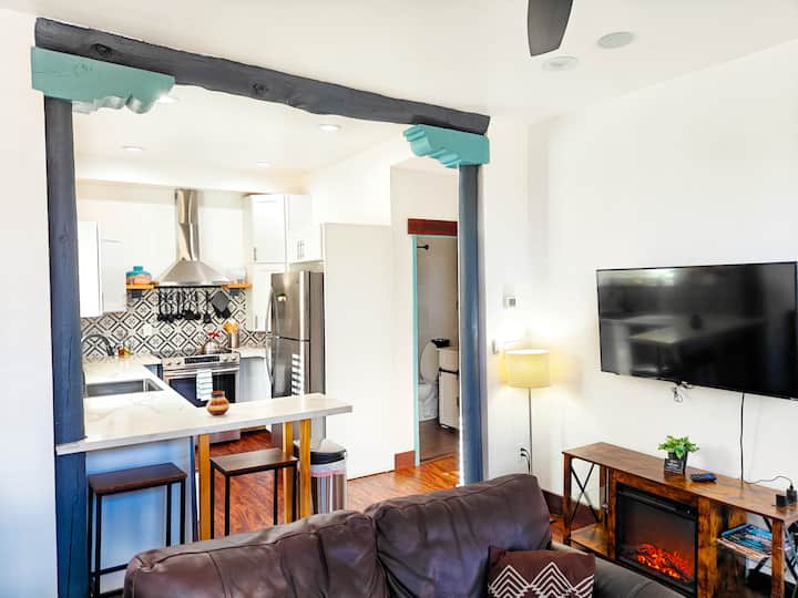 Contempo Downtown Home. 2 Baths*deck*yard*fire Pit - Manitou Springs, CO