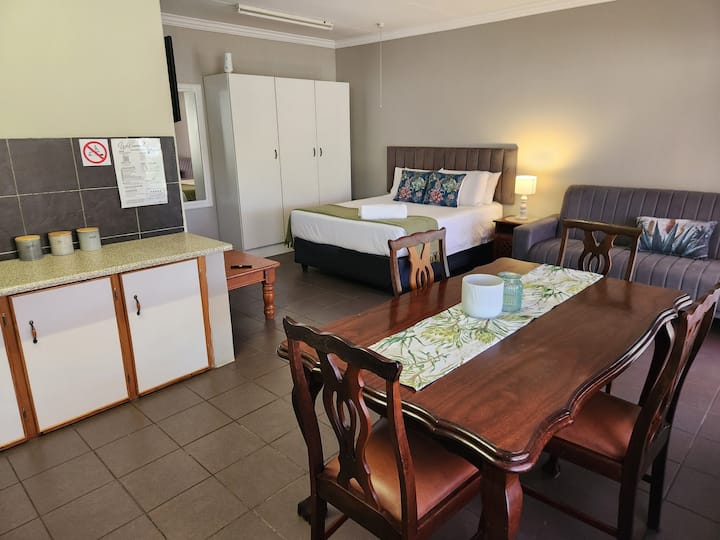Self Catering With Solar Bachelor Flat - Polokwane