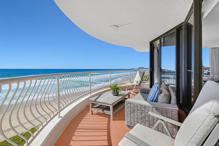 Absolute Beachfront On Albatross - Seaview 3br - Broadbeach