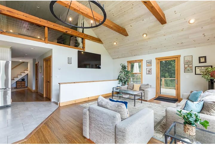 Stowe 10 Min Drive• Open Living Space•pet Friendly - Morristown, VT
