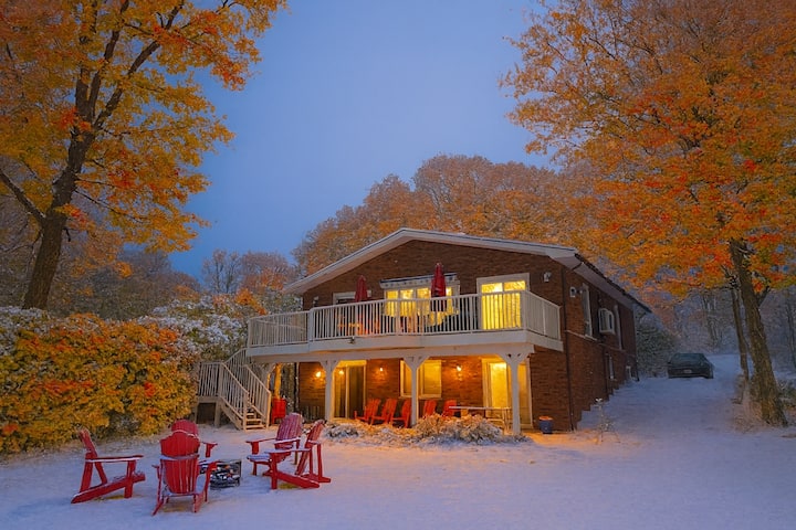 Georgian Bay Retreat | Cozy Fire-pit & Lake Views - Midland