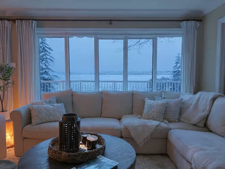 Georgian Bay Retreat | Cozy Fire-pit & Lake Views - Midland