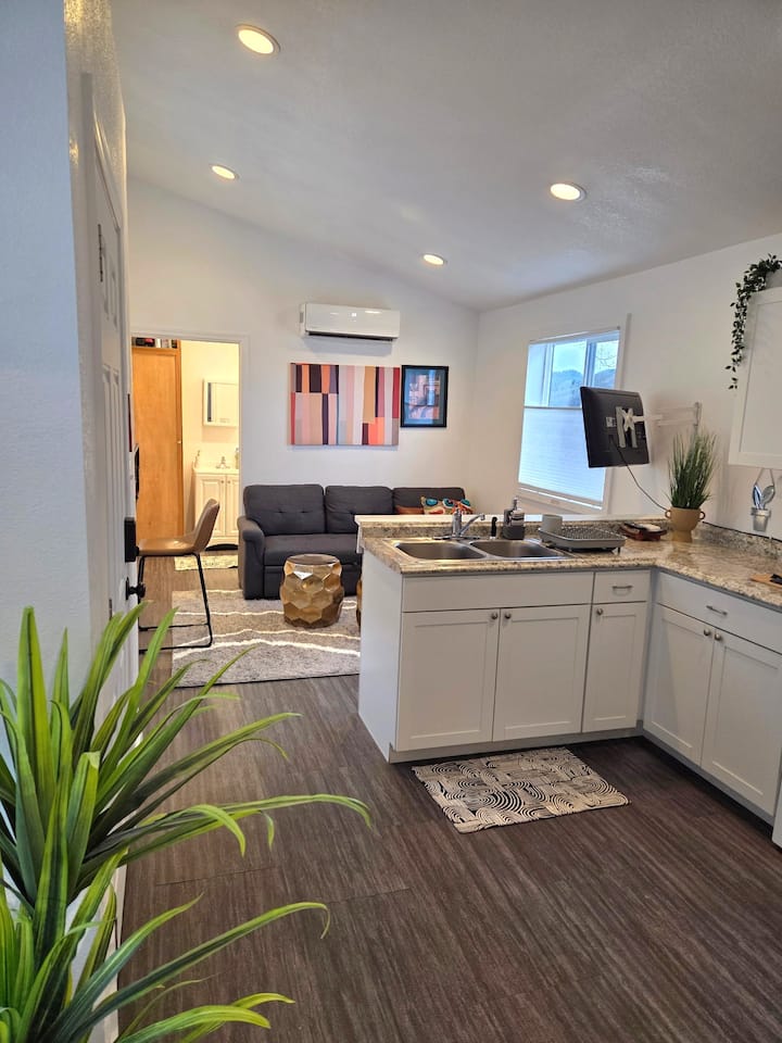 Tiny Twin House, Close To Downtown Attractions! - Roseburg, OR