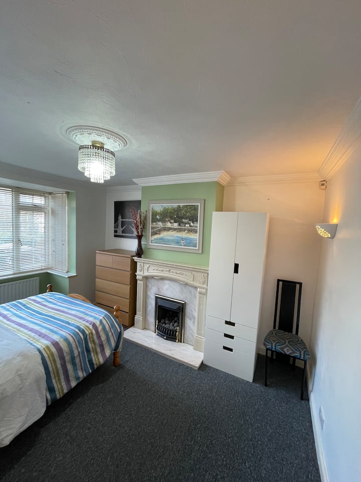 Lovely 4 Bed House With Patio/bbq - Dartford