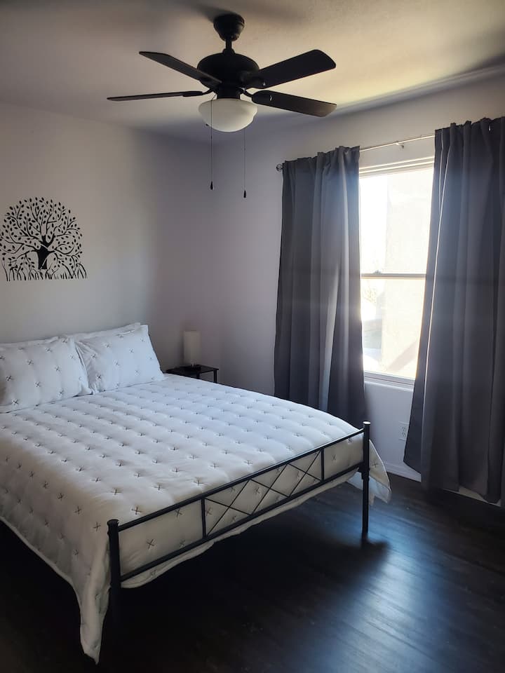 Cozy, Private Room Off I-40 #1 - Albuquerque, NM
