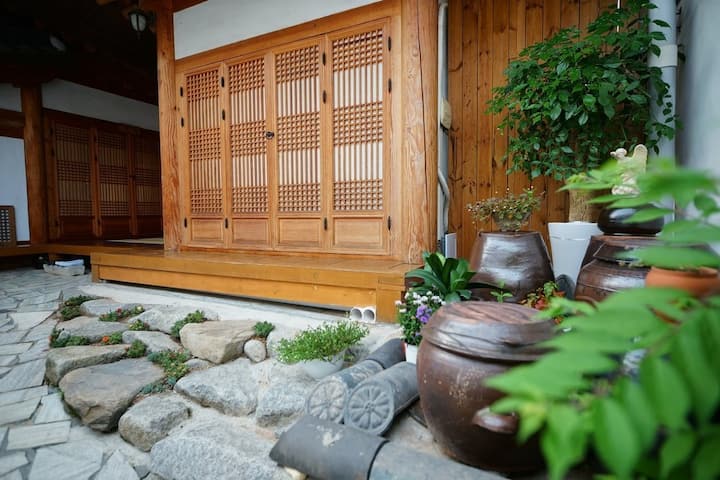 #한옥마을 #경기전 #전동성당 #벽화마을 사랑채 독채 - Jeonju-si