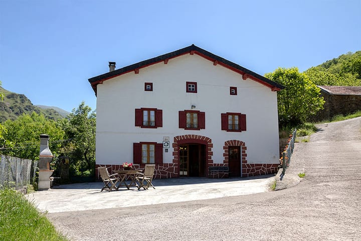 Maison De Charme à Valcarlos, Idéale Pour Familles - Saint-Jean-Pied-de-Port