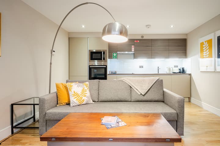 Modern & Chic In Hyde Park. - London Paddington Station