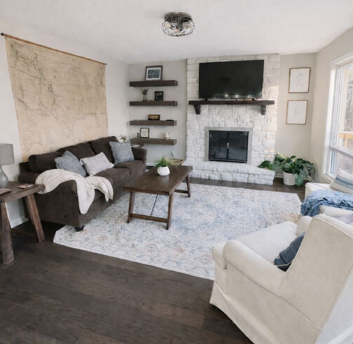 Centrally Located | 3.9 Miles>iu | Grill | 3 Story - Bloomington, IN