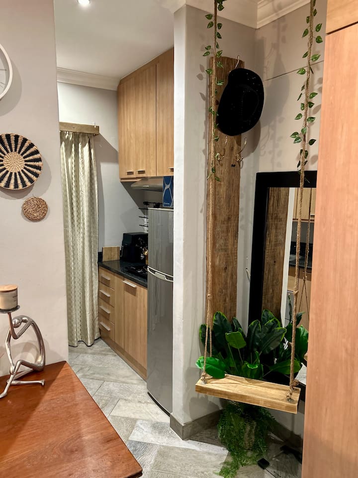 Modern Warm Studio / Full Kitchen & Bbq Garden - Stellenbosch