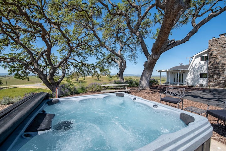 Hilltop Loft W/360 Views And Hot Tub! - Paso Robles, CA