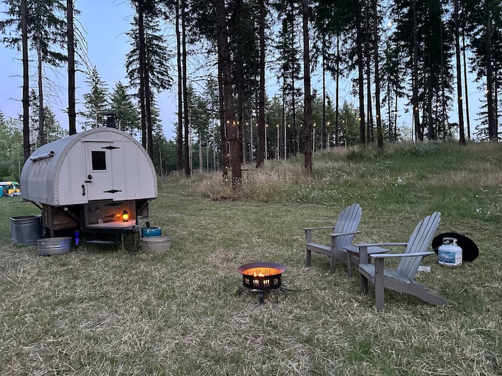 Oregon Trail Covered Wagon By The Creek - Oregon City, OR