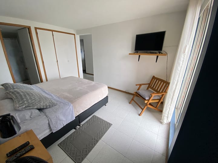 Apto Cerca Al Parque Del Poblado Portería 24 H - Medellín