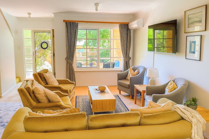 Spacious Family Home~nr Cottesloe Beach,café,trans - Claremont