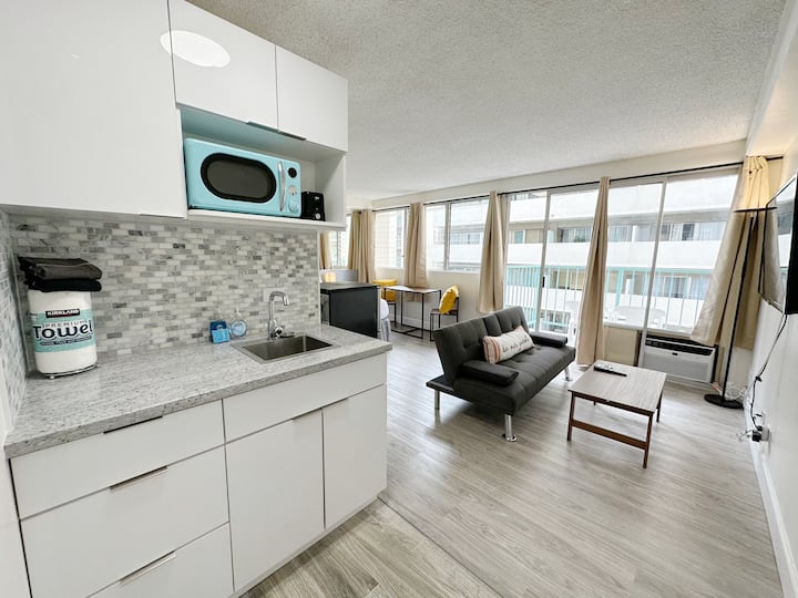 Tropical Beach Paradise - Waikīkī Studio Awaits! - Honolulu, HI