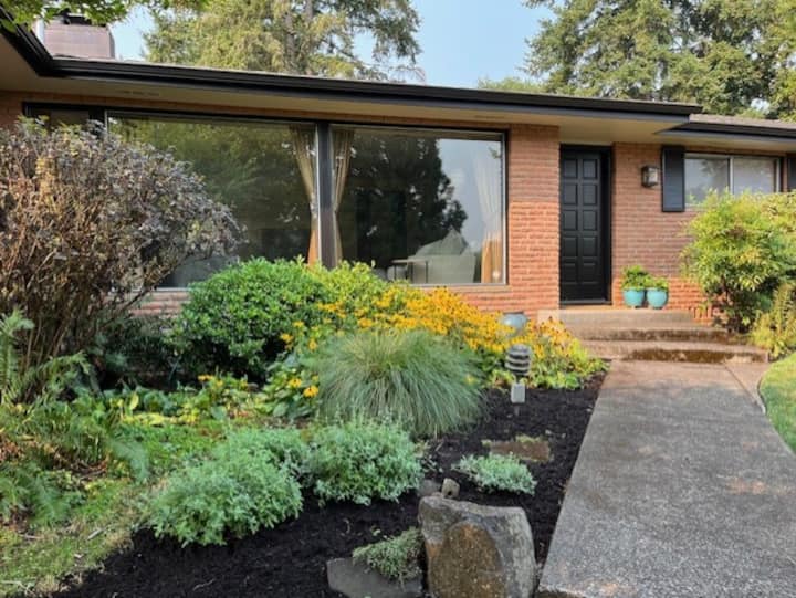 Stunning South Hills Family Home - Eugene, OR