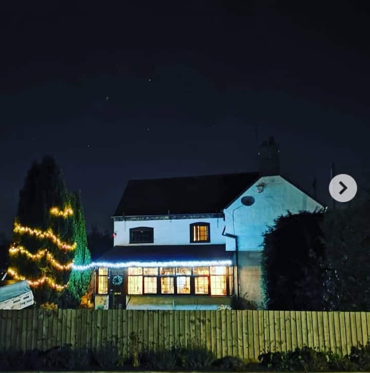 Quirky Cottage: With Hot Tub, Cat And Chickens! - Leicestershire