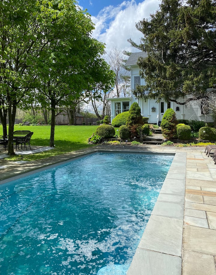 Luxury Estate W/ Pool & Barn – Sleeps 14 | Groups - Ithaca, NY