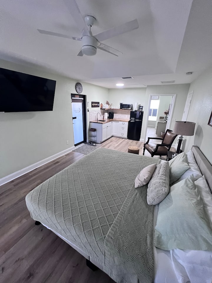 Your Perfect Place In Psl Now With A King Bed - 聖露西港