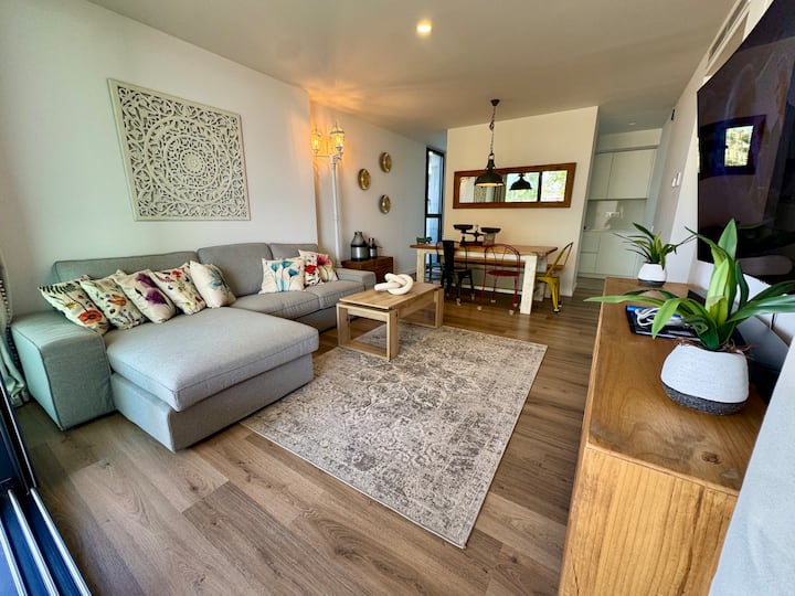 Modern Beachfront Apt. With Pool & Large Terrace - Badalona